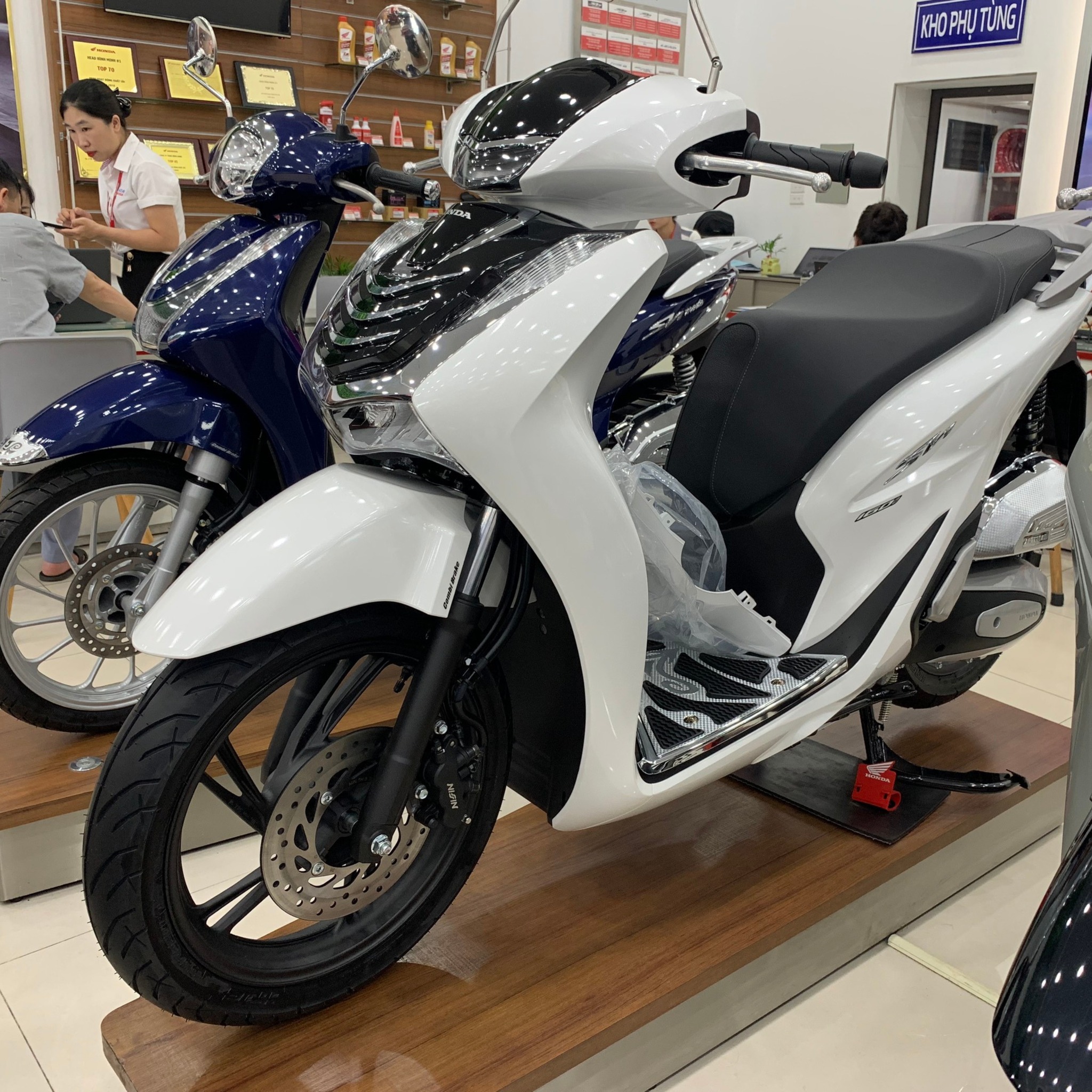 Đánh Giá SH 160i 2023 Mới Cập Bến Tại đại Lý | Xe Máy Hòa Bình Minh - HÒA BÌNH MINH